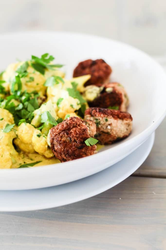Blomkål i karry og spicy kødboller