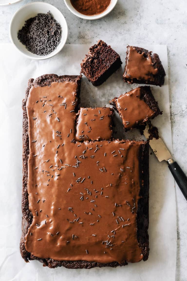 Chokoladekage opskrift - nem og svampet chokoladekage